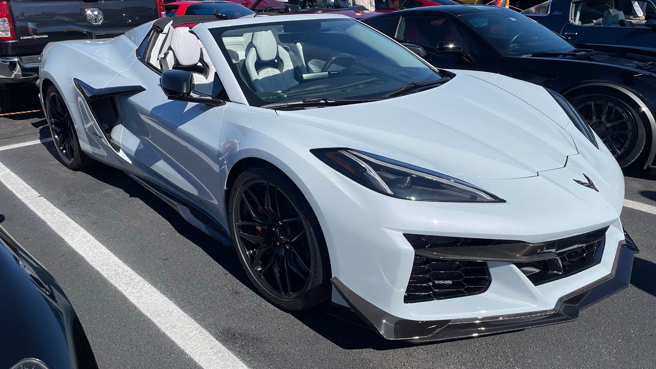 Choices..car shopping for the channel! Spotted a C8 ZO6 in the wild ...