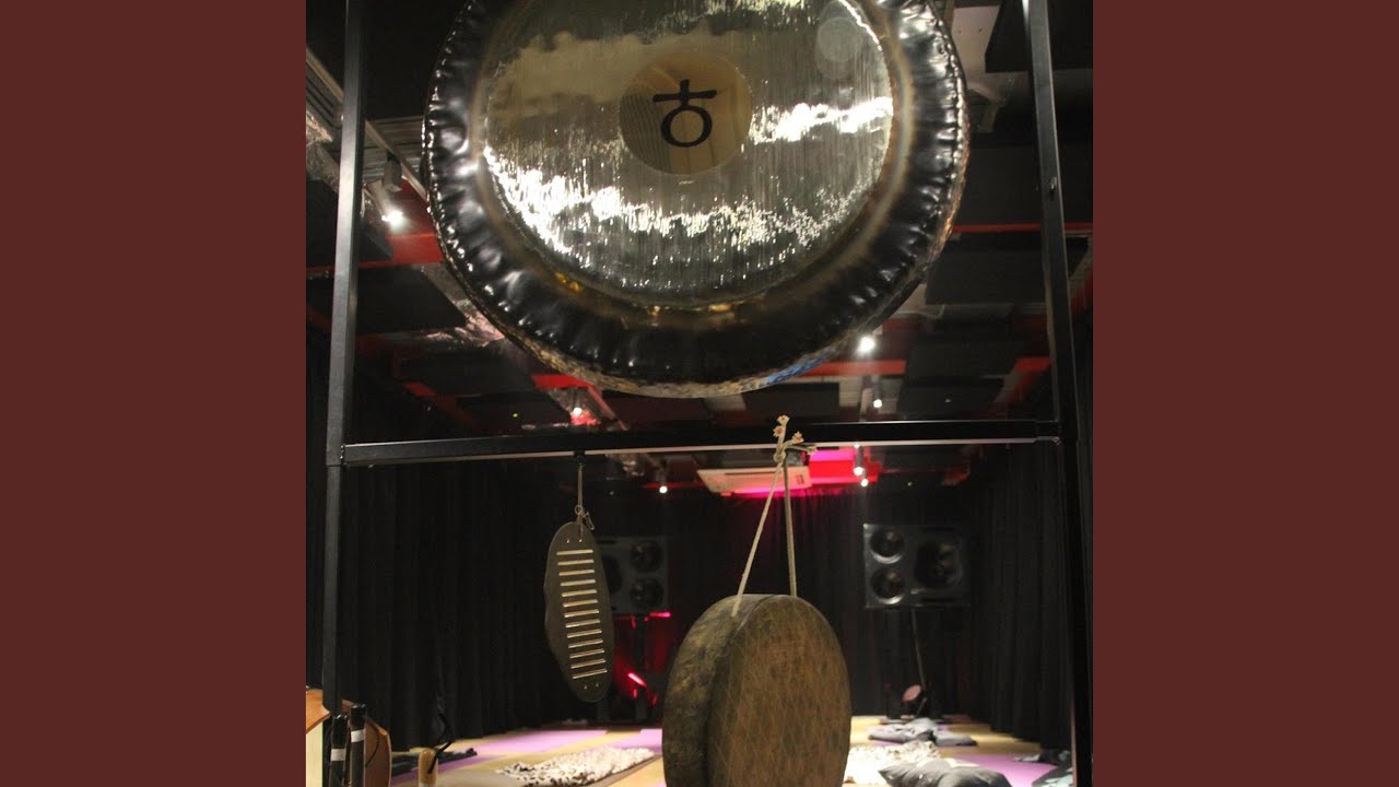 Earth Gong (Gong Bath Sound Relaxation) - YouTube
