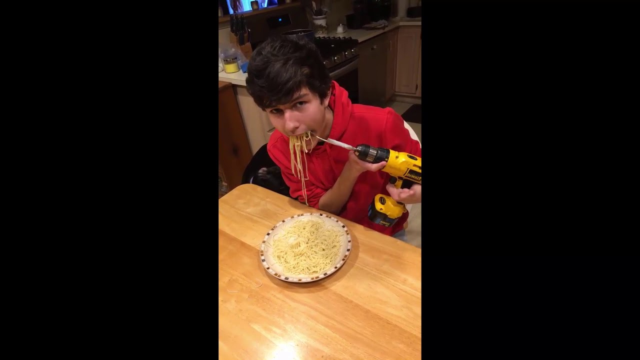 Spinning pasta fork - YouTube