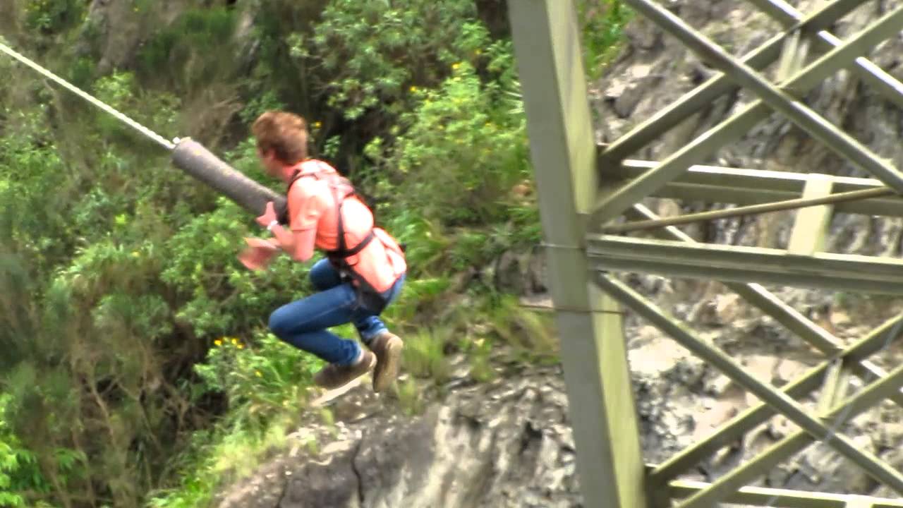 Bungee jumping fail - YouTube
