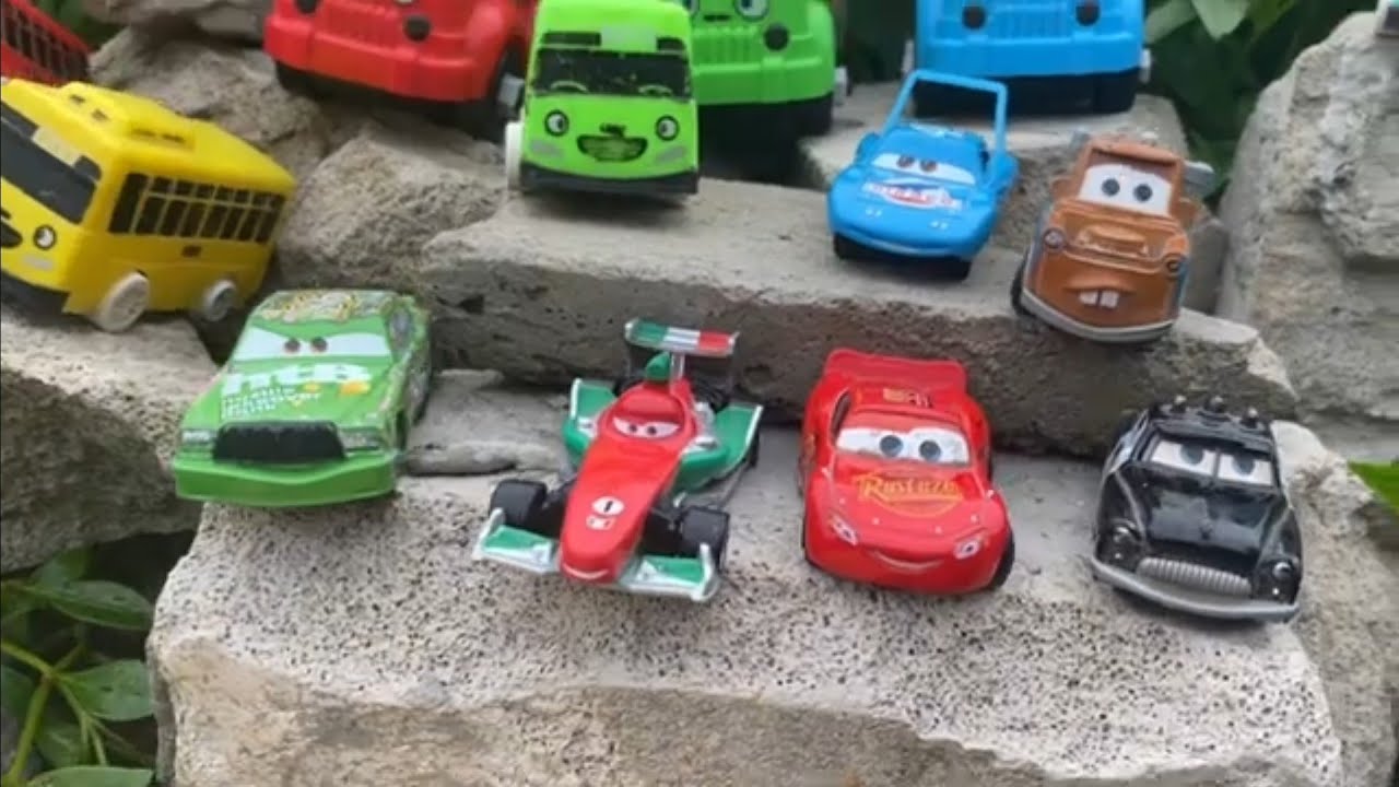 Mainan Mobil Berenang Di kolam : Lightning McQueen, Chick Hicks, Tayo ...