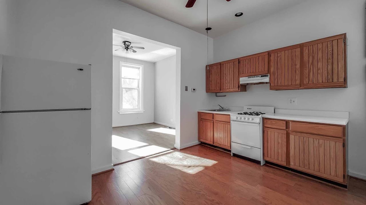 A sunny one-bedroom apartment #3R on the Wicker Park / Bucktown border ...