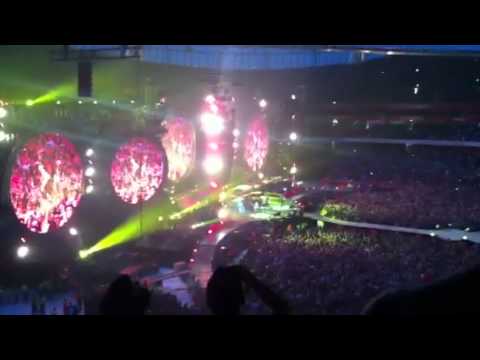 Coldplay Emirates Stadium. Yellow - YouTube