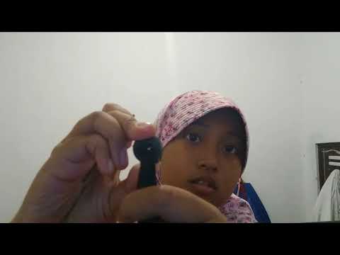 Memperbaiki topi Pramuka
