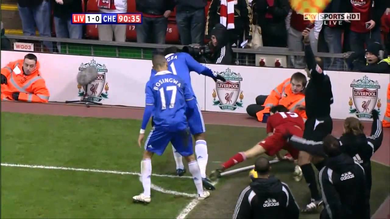 José Bosingwa's Kicks Van Persie - No Card - YouTube