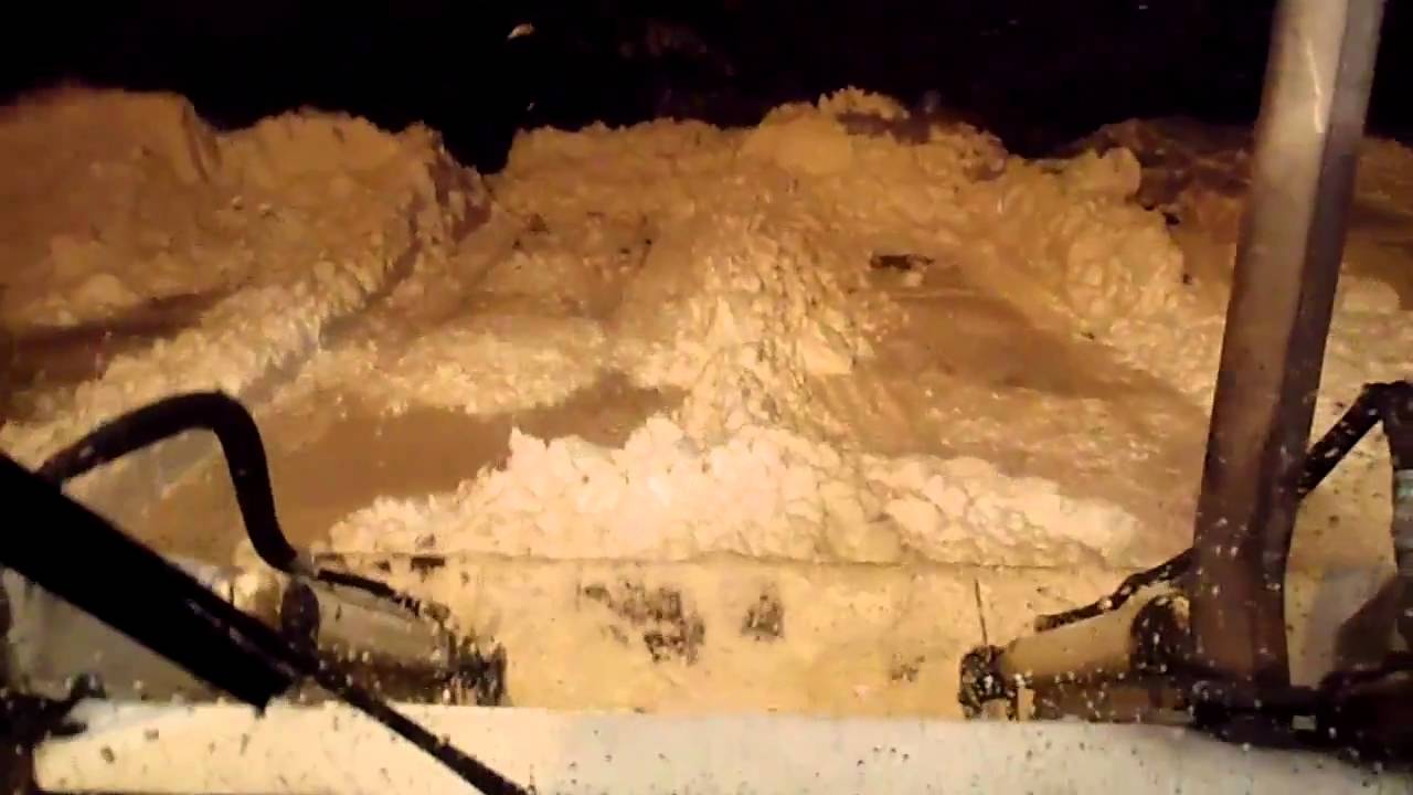 Bobcat 2410 Loader Plowing Snow In Blizzard - YouTube