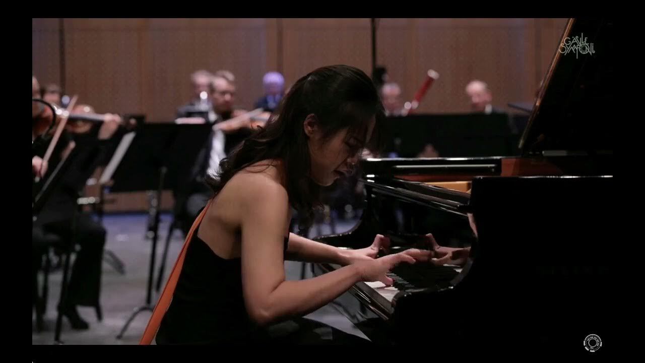 Yeol Eum Son Chopin Piano Concerto no 2 in Sweden 2021 - YouTube