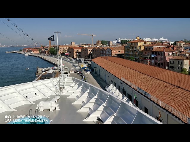 MSC Opera rammt Flusskreuzfahrtschiff River Countess in Venedig