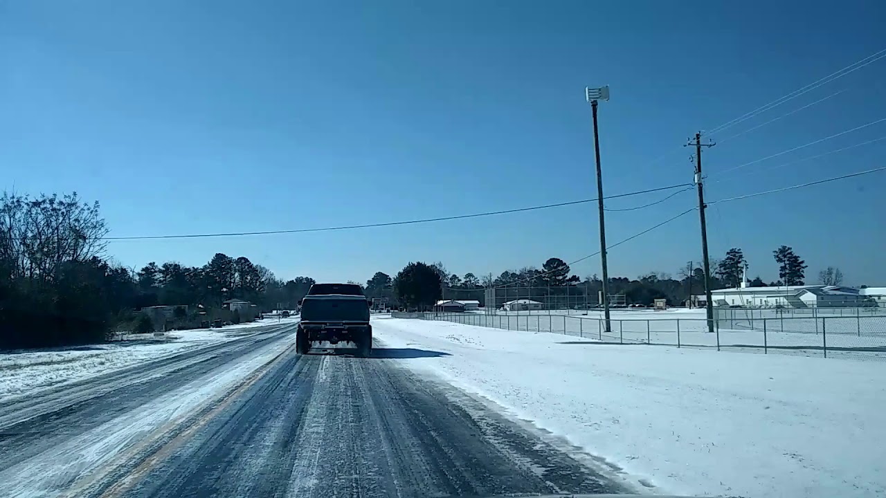 Little Hyundai Elantra passes big truck by going off road! - YouTube