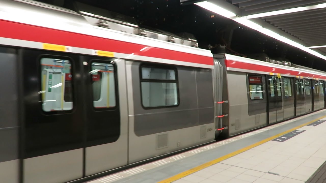 【晚間測試】第三列EWL C-Train (D403/D404)不載客駛經第一城站一台 - YouTube