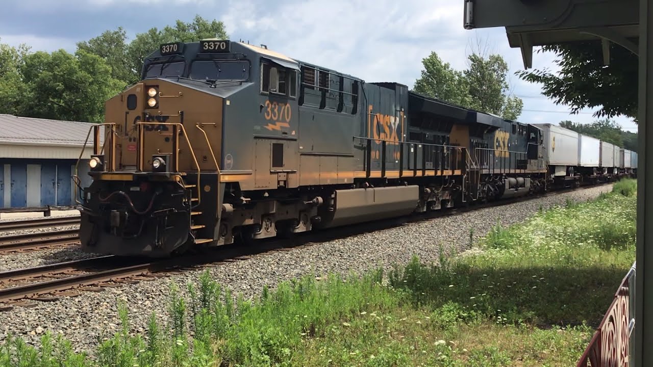 CSX 3370 leads intermodal in Fairport New York 7-19-22 - YouTube