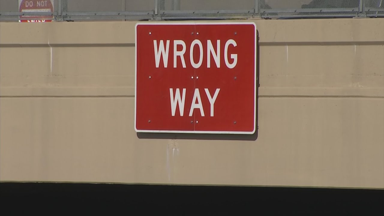 ADOT places signs on freeways to try to alert wrong way drivers - YouTube