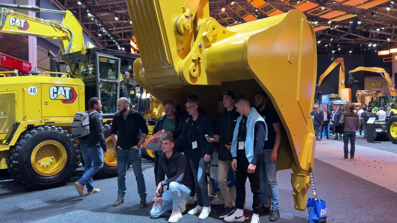 Walking Through The Caterpillar-Zeppelin Booth At Bauma 2022 Expo - 4k ...