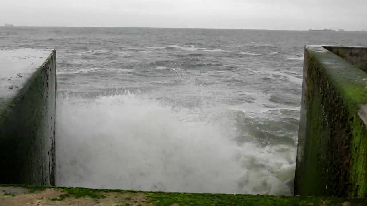 Big Wave wet me :) HD - YouTube