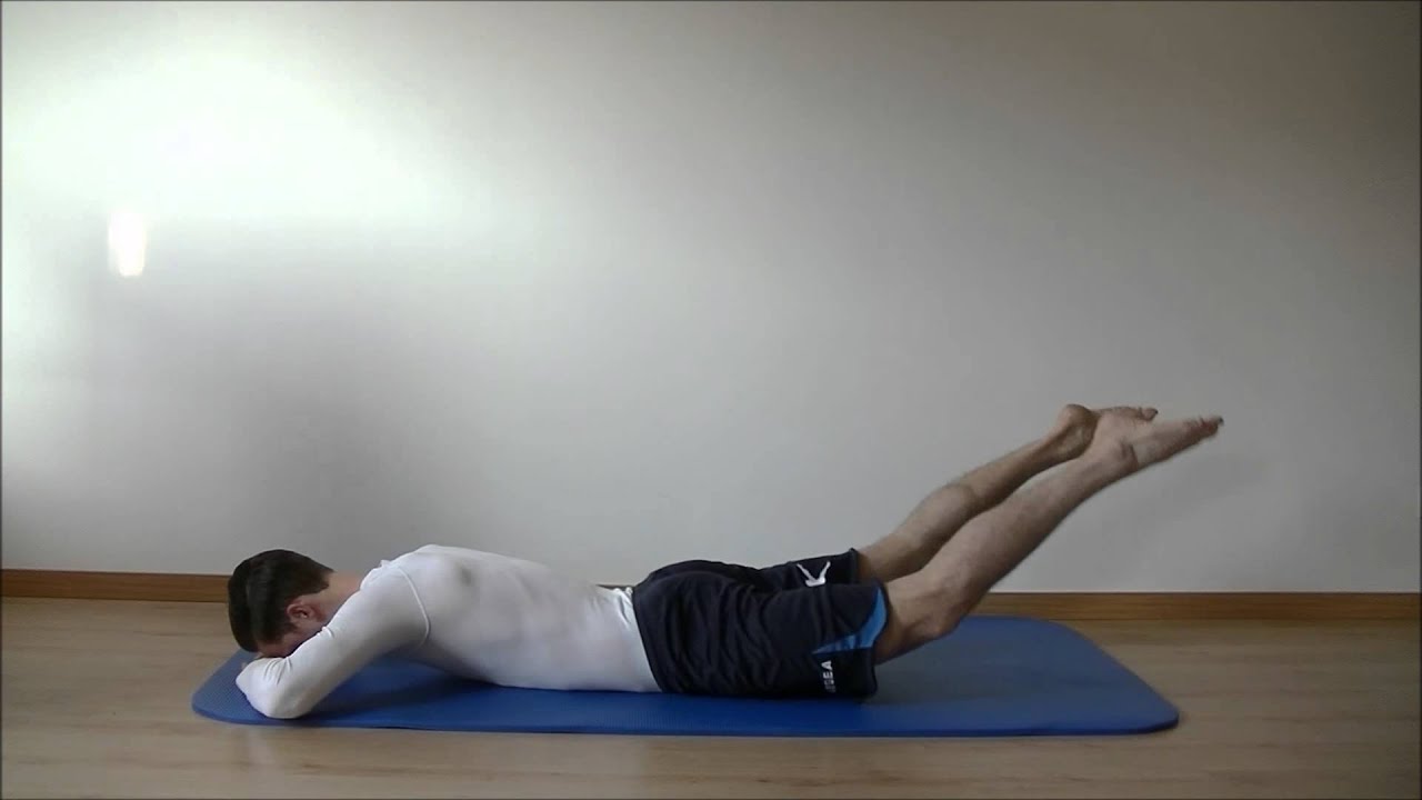 Rugoefeningen; De Double Leg Extension - YouTube