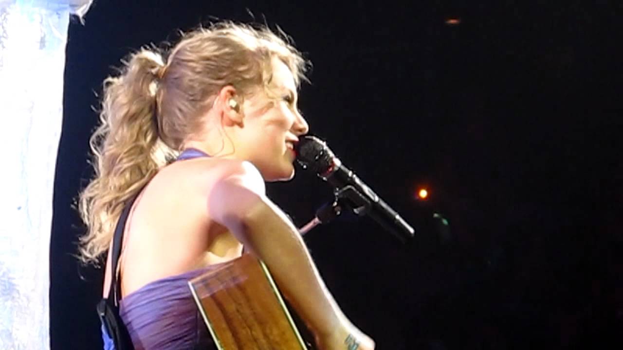 Taylor Swift Rapping Eminem, and singing Uncle Kracker. Grand Rapids MI ...