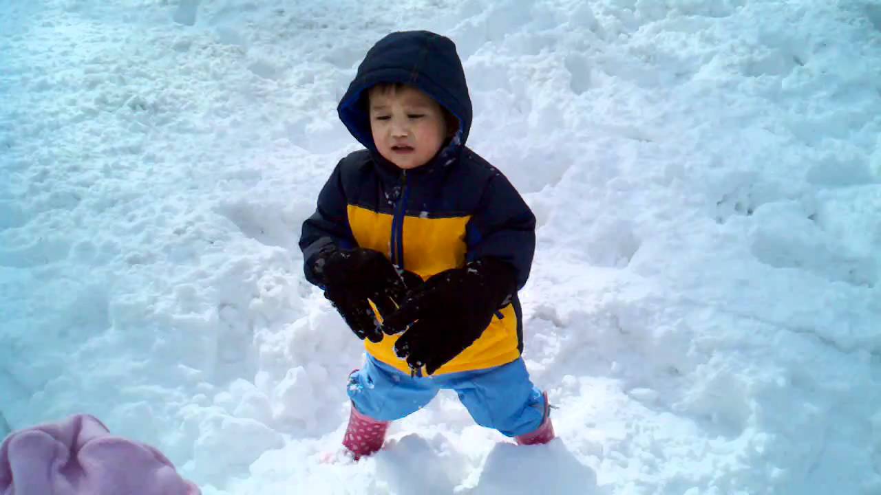 Play in snow - YouTube