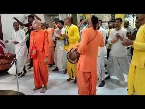 Kirtan with HG Sundar Gopal prabhuji - YouTube