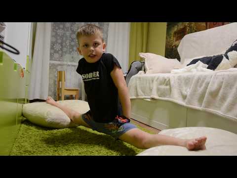 шпагат Ван Дамма в 7 лет (Van Damme twine)