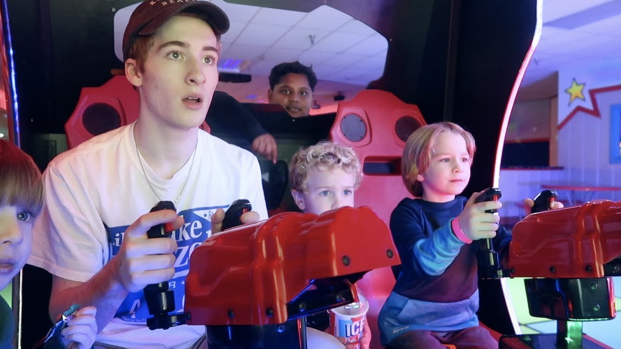 Playing Arcade Games with Random Kids - VLOG 58 - YouTube