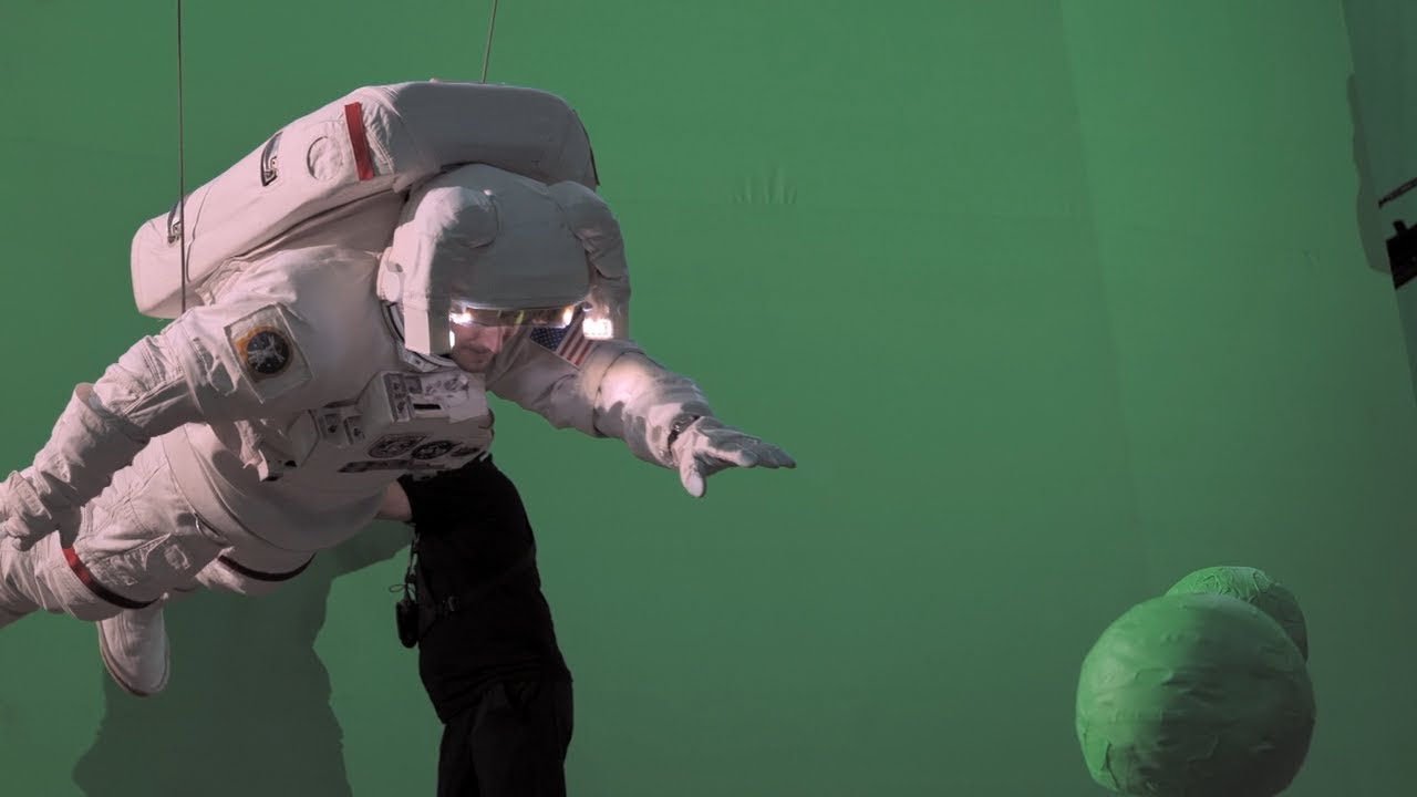 The practical shuttle and zero-g effects in 'Moonfall' - YouTube