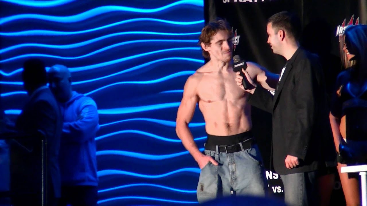 pesée de patrick vallée à instinct mma - YouTube