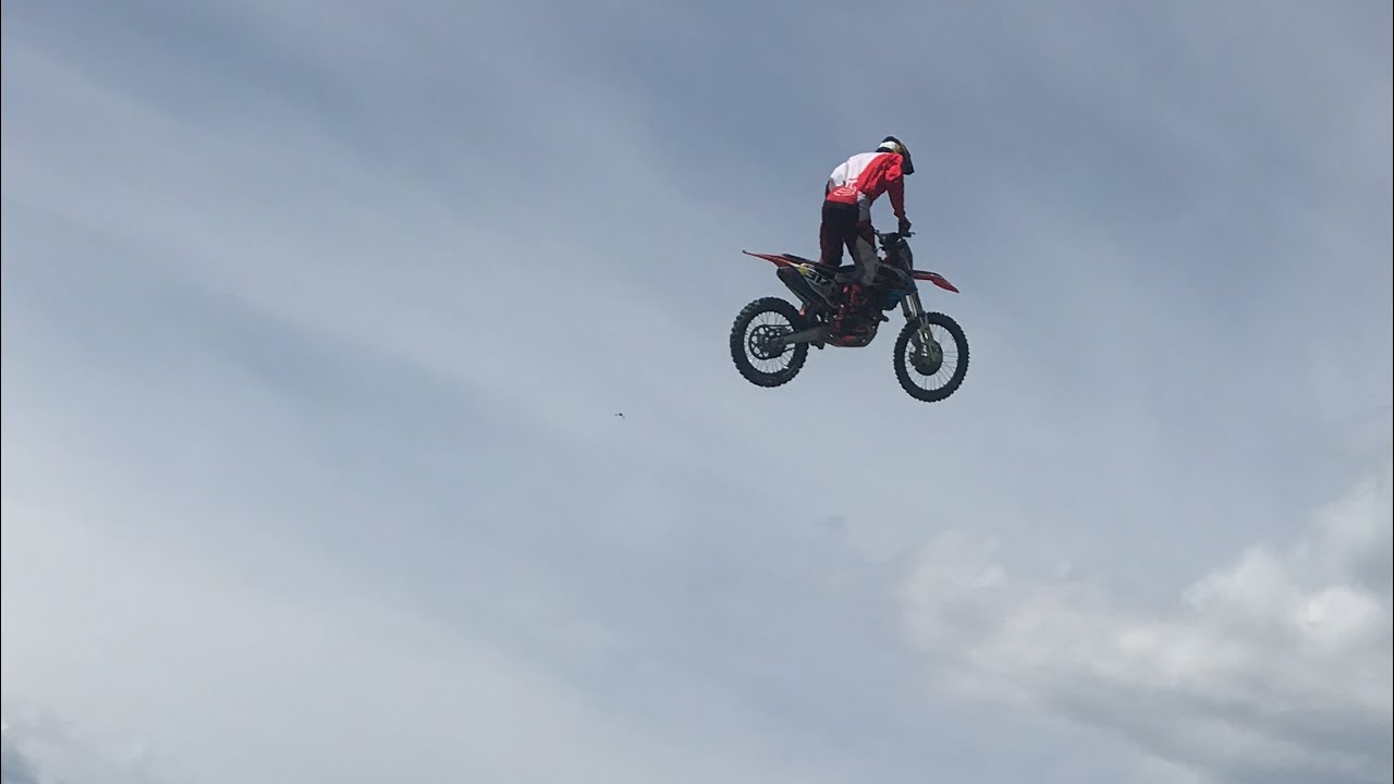 CRAZY DIRT BIKE JUMP marshmallow FLY - YouTube