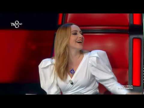 Hadise'den  Sahneyi Yıkan İngilizce