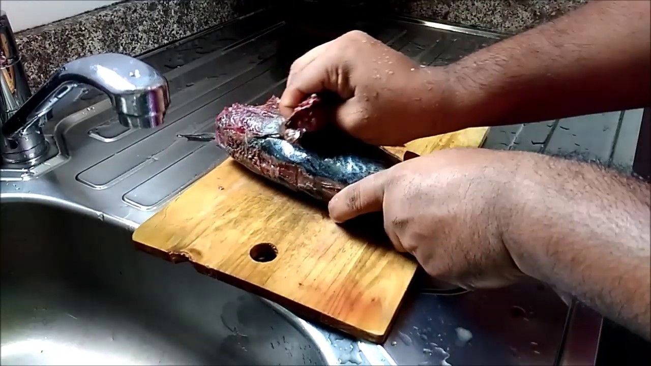 How To Cut Tuna fish | Choora Meen | മീൻ ഈസി ആയി കട്ട് ചെയ്യാം ...