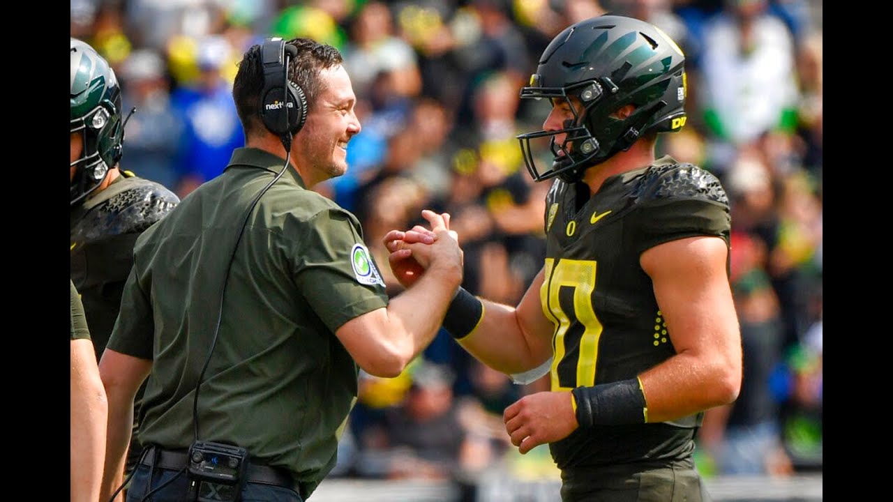 University of Oregon Football team pregame March to Victory 17 Sept ...