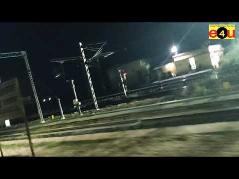 KARNATAKA EXPRESS : Arriving DAUND Junction Railway Station Onboard KK ...