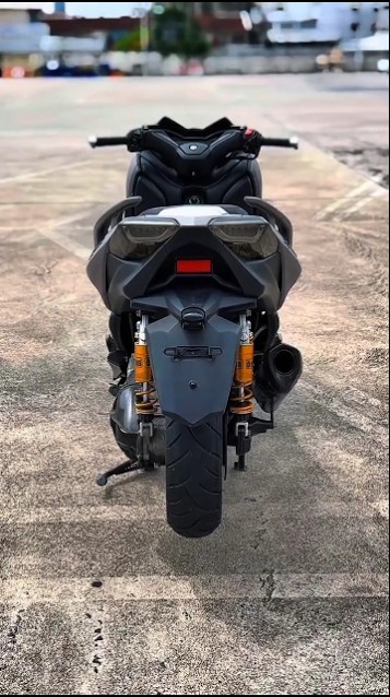 YAMAHA XMAX 300 MATTE LIGHT GRAY MOD - YouTube