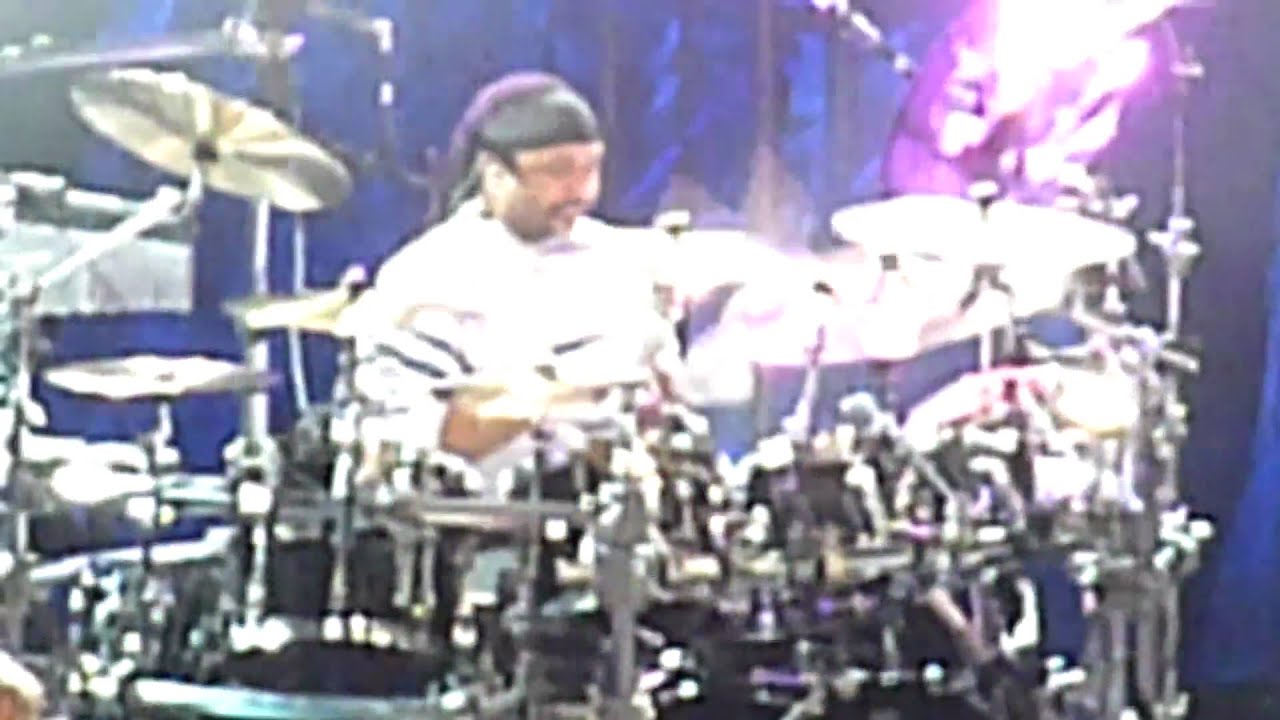 Carter Beauford (drums) -Dave Matthews Band @ the O2 London - YouTube