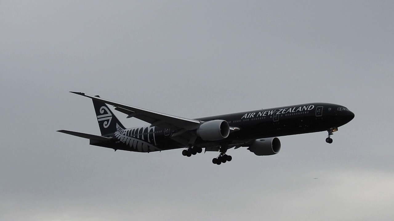 Boeing 777-319(ER) ZK-OKQ Air New Zealand (All Blacks Livery) landing ...