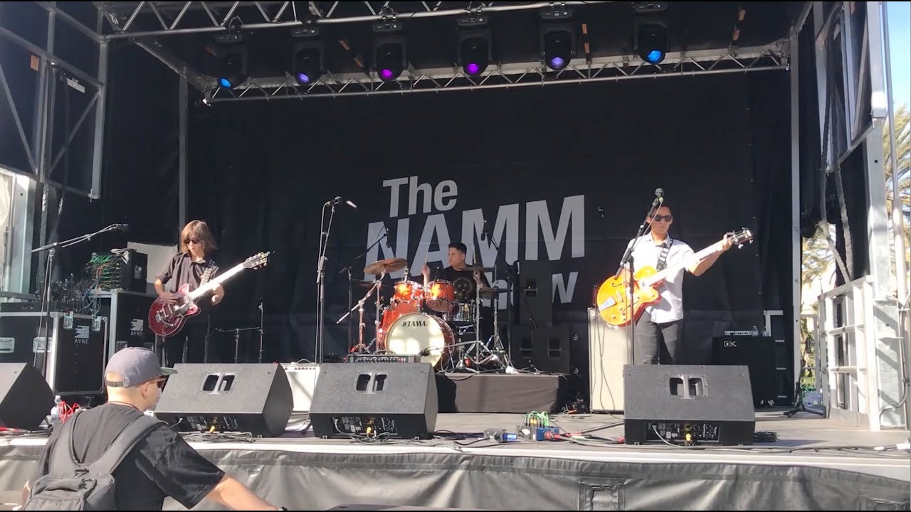 Minor Strut at NAMM 2019 Recorded in 3D Audio (Headphones on!) - YouTube