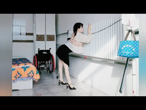 The beautiful woman challenges disability and polio with thin and weak ...