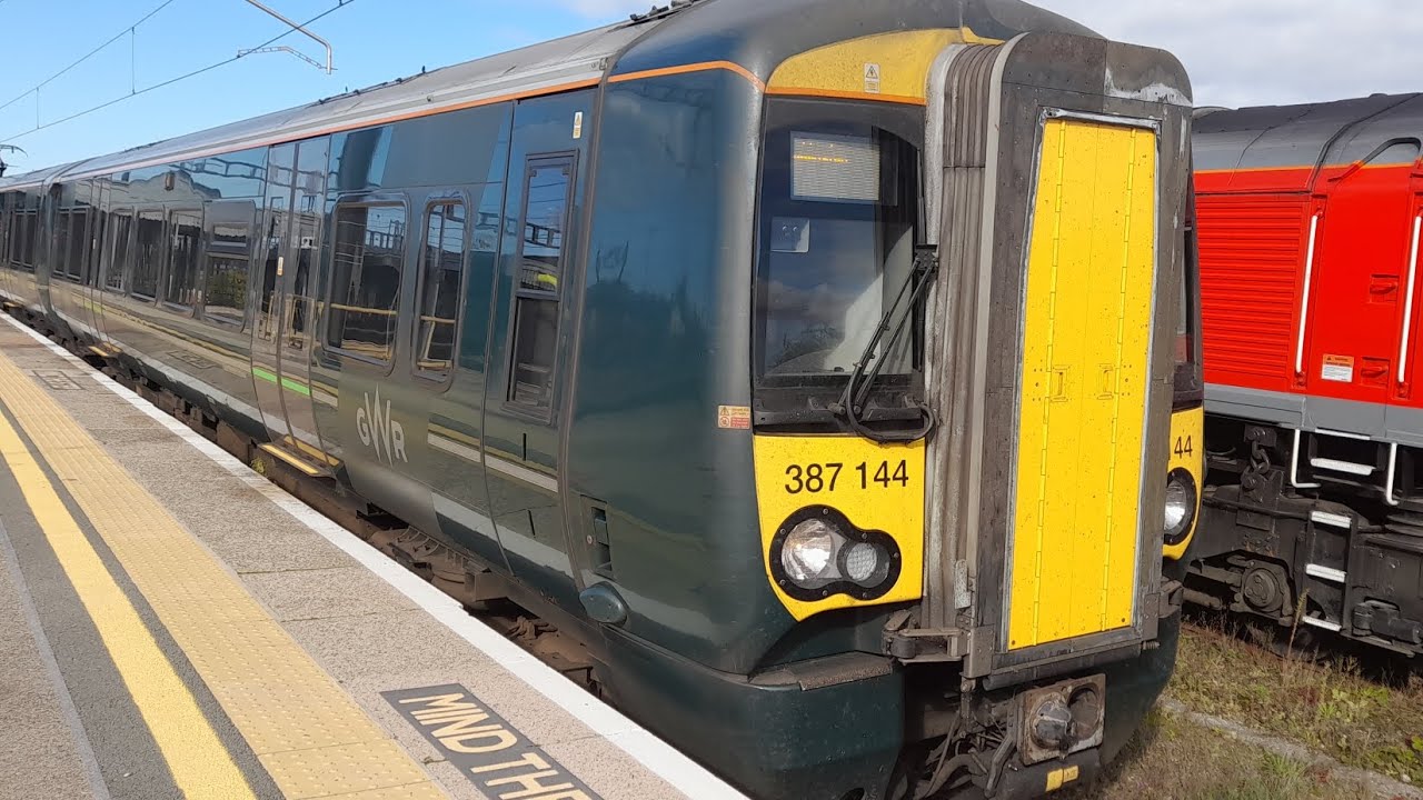 GWR Class 387 Interior Study - YouTube