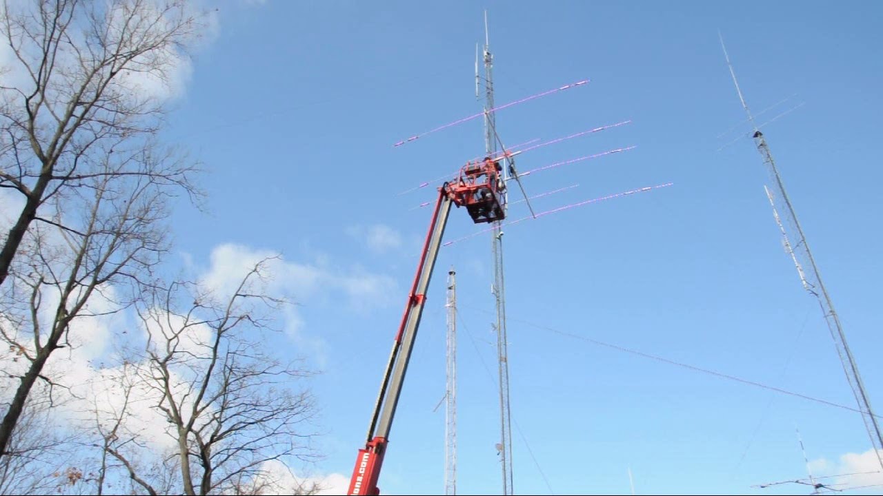2014: Installing our Mosley HF beam - YouTube