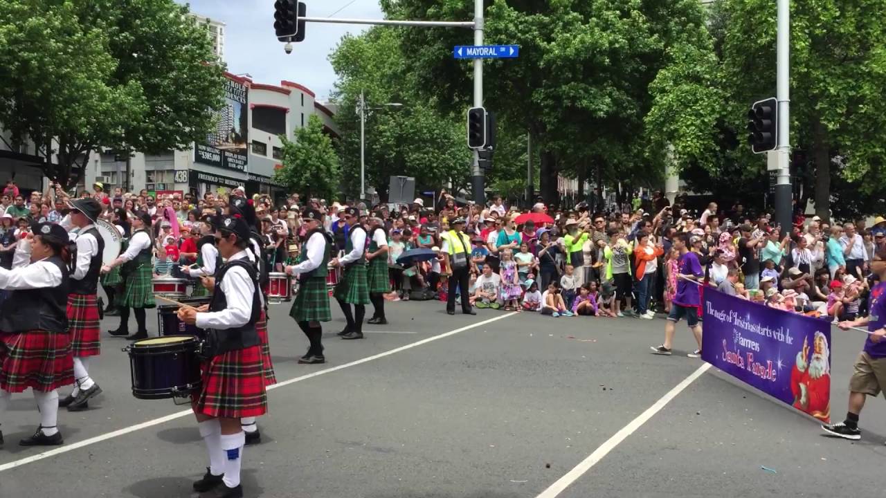 2015Auckland Christmas Parade whistle - YouTube