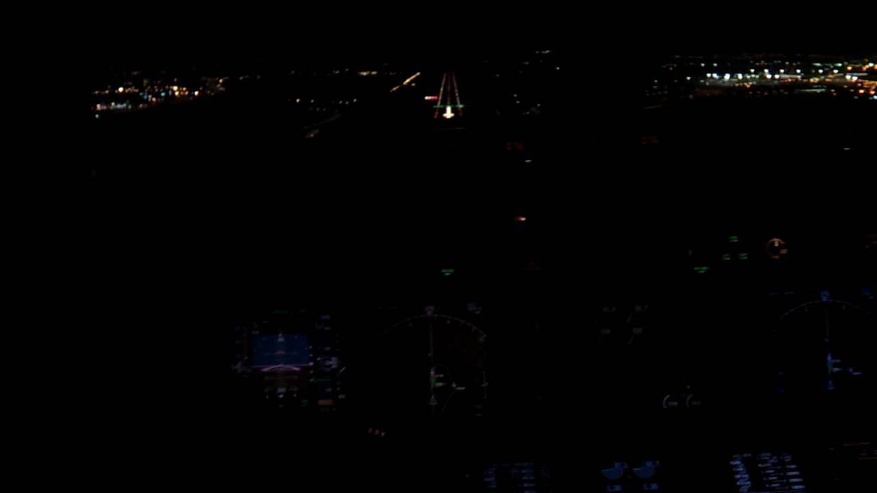 EL AL Boeing 737 Night Landing Cockpit View - YouTube