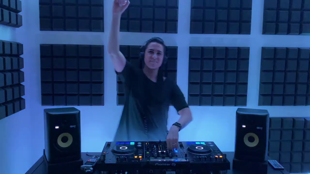 Maria Healy Transmission Live - YouTube