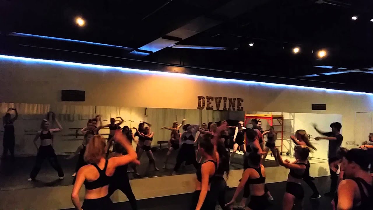 Devine Dancers setting it off! - YouTube