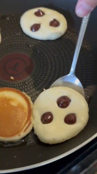 How to flip the pancakes - YouTube