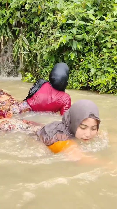 Perawan desa mandi di sungai #gadisdesa #janda #fyp - YouTube