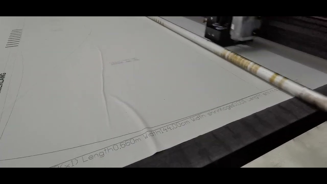 Flatbed Inkjet Cutting Plotter plotting marker paper - YouTube