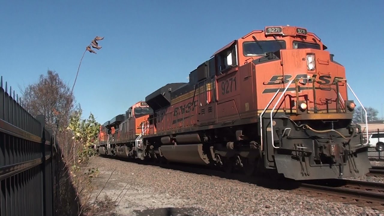 BNSF #9271 Leads WB Mixed Freight with Ferromex Power. Olathe, KS 11/27/21 - YouTube