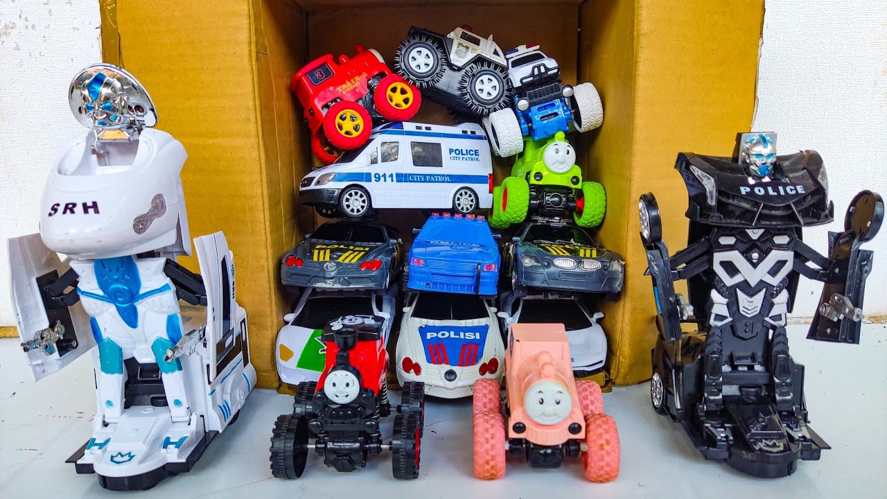 Woow...!!! Robot, Mobil Polisi, Mobil Ambulance, Train And Friend ...