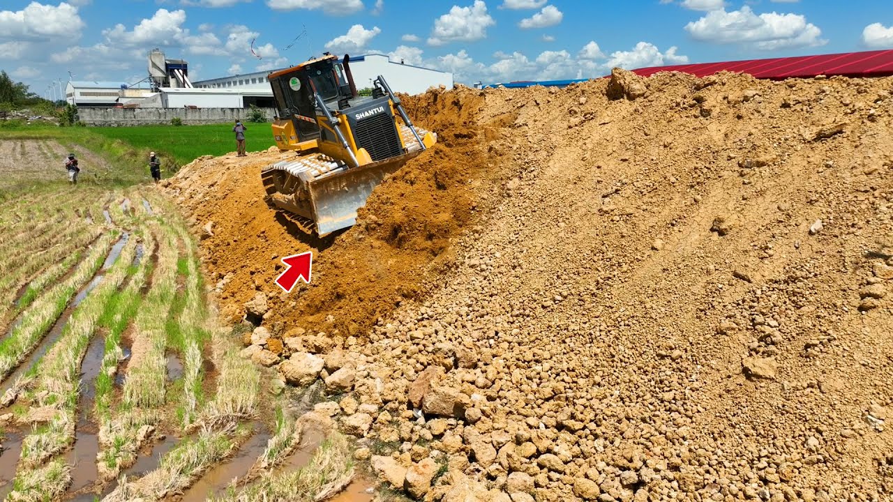 Wonderful Complete Starting NEW Dozer Shantui DH17 C3 Pushing piles of ...