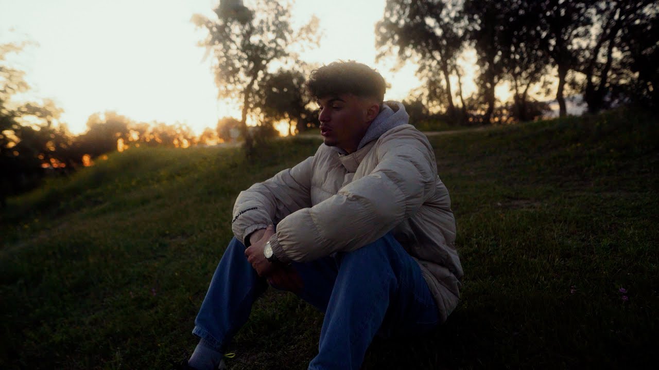 AZEL - Vuelve (Video Oficial) - YouTube