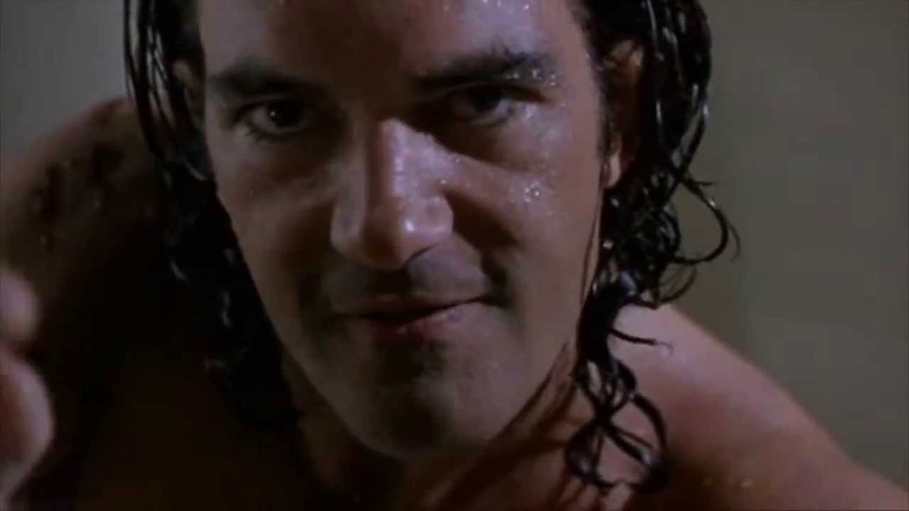 Antonio Banderas Assassins bath scene - YouTube